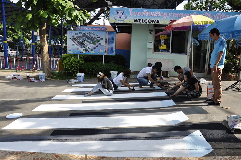 Preschool paints fun 3D crossings to teach kids about road safety ...