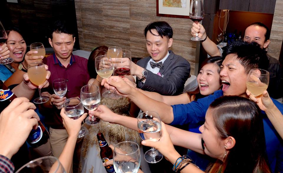 Newlywed puts up hilariously bad selects from a disastrous wedding ...