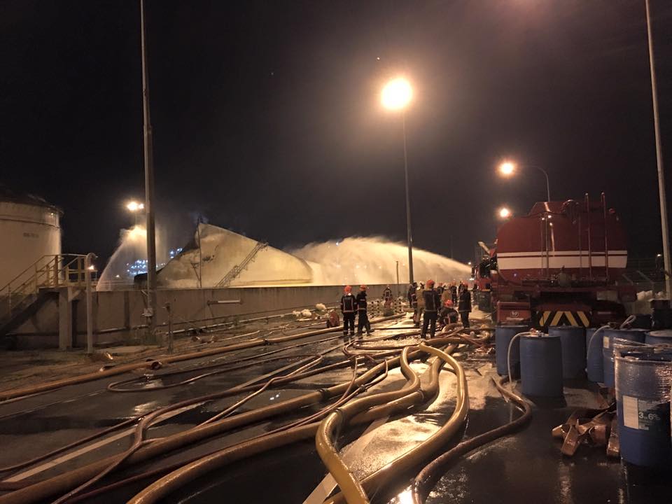 In Photos: SCDF's 5-hour long oil tank fire battle in Jurong Island ...