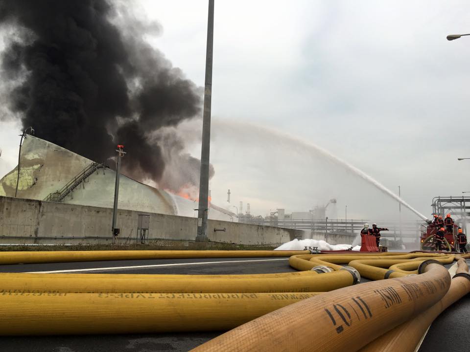 In Photos: SCDF's 5-hour long oil tank fire battle in Jurong Island ...