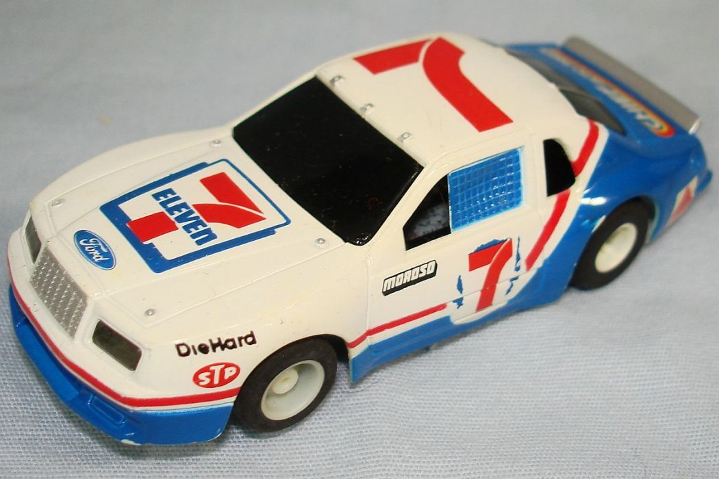 7-Eleven to build its own electric cars