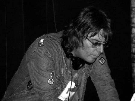 Don’t hang the DJ: 10 things you need to know about Andy Rourke | Coconuts