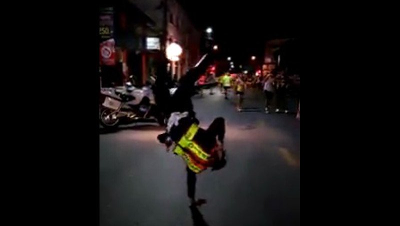 Phuket cop shows off arresting moves in breakdance clip (VIDEO) | Coconuts