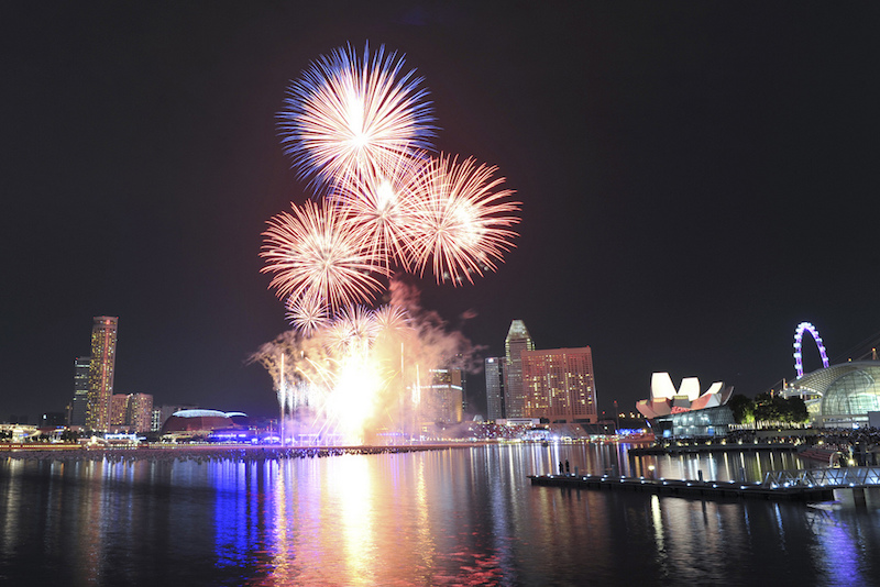 Marina Bay is ushering in 2016 with an 8 minute-long firework display ...