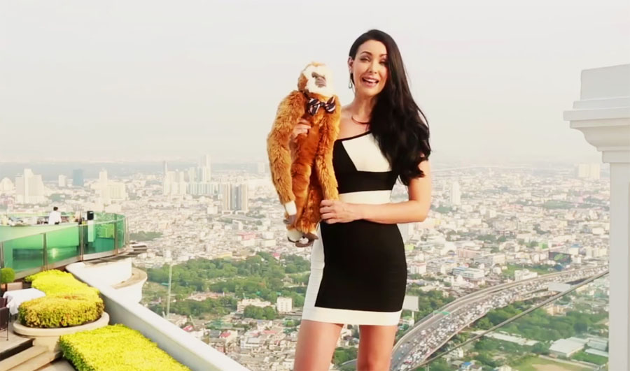 Former Miss Universe 'splains why she should'na touched that baby ...