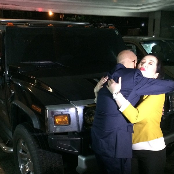Kris Aquino gifts Boy Abunda with a Hummer