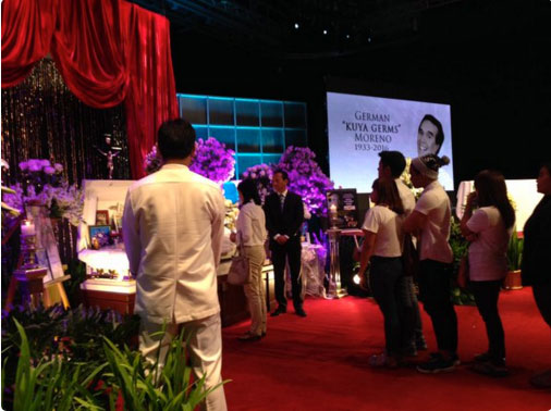 Fans gathered in GMA compound for the public viewing of Kuya Germs ...