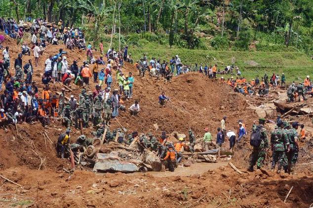 12 killed, 11 houses buried in Sukabumi landslide | Coconuts