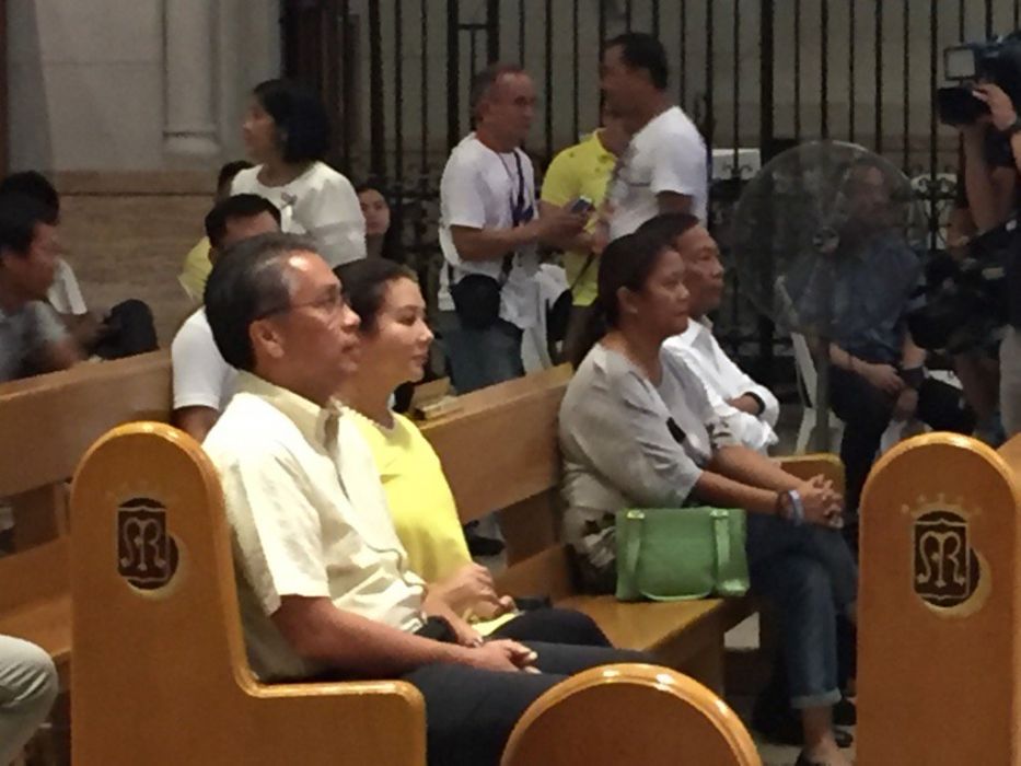 VP Binay and daughter Nancy run into Mar and Korina at Manila Cathedral ...