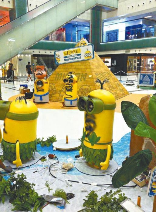 Netizens horrified after ‘Minion’ statues seen vandalised by mall staff ...