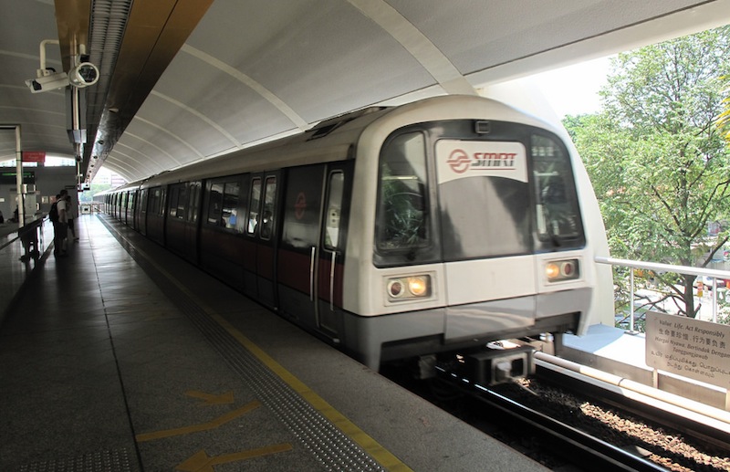 Free MRT rides for early morning commuters extended until June 2017 ...