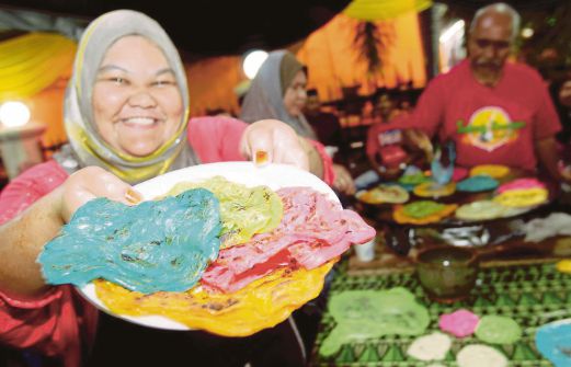 You're not tripping: rainbow-coloured roti canai is now a thing | Coconuts
