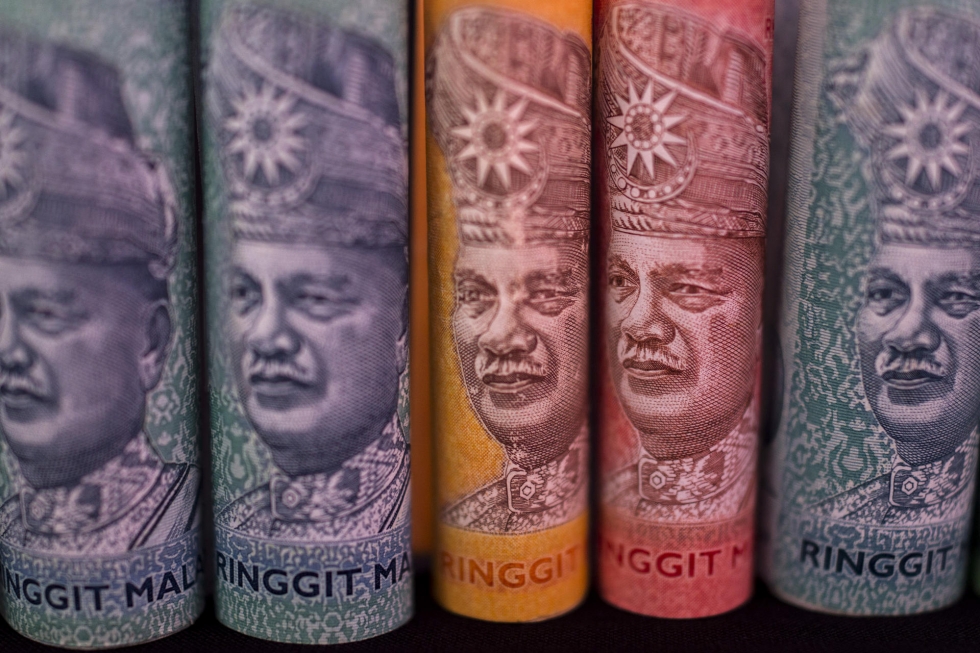Ringgit hits 3.89 to the US Dollar | Coconuts