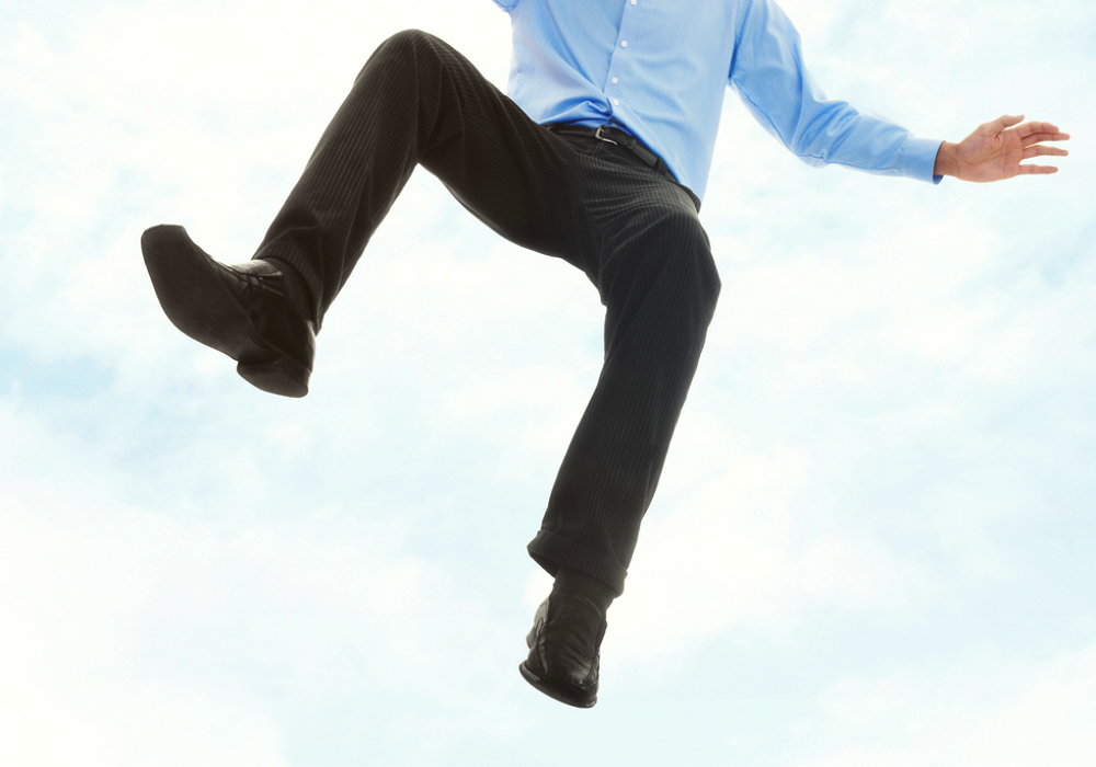 Policeman falls to his death while fleeing 'khalwat' raid | Coconuts