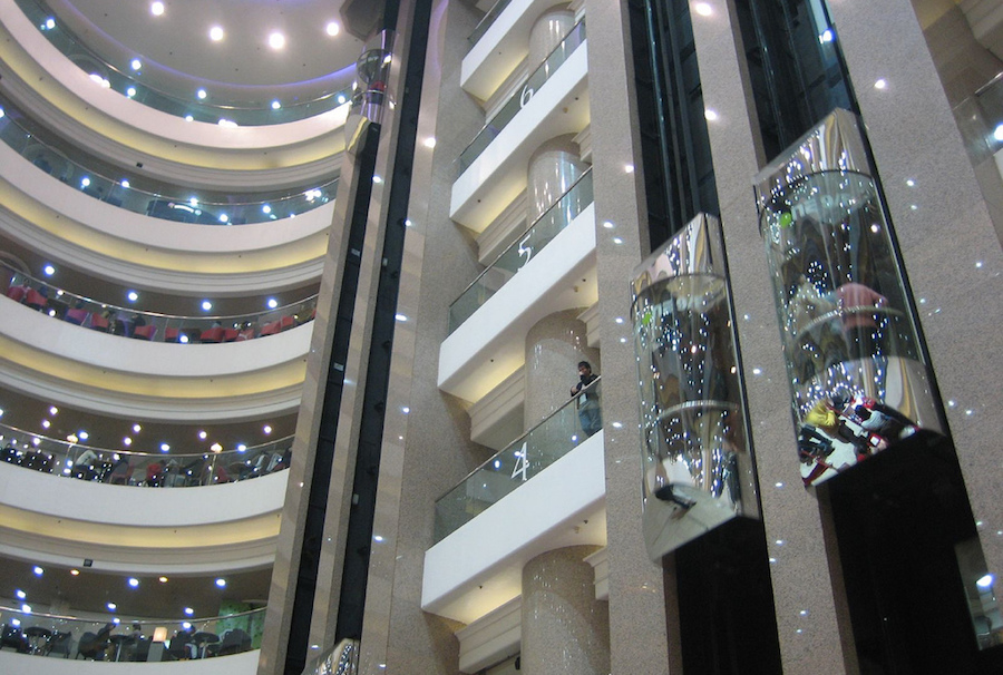 Times Square lift plunges 4 storeys from 18th floor | Coconuts