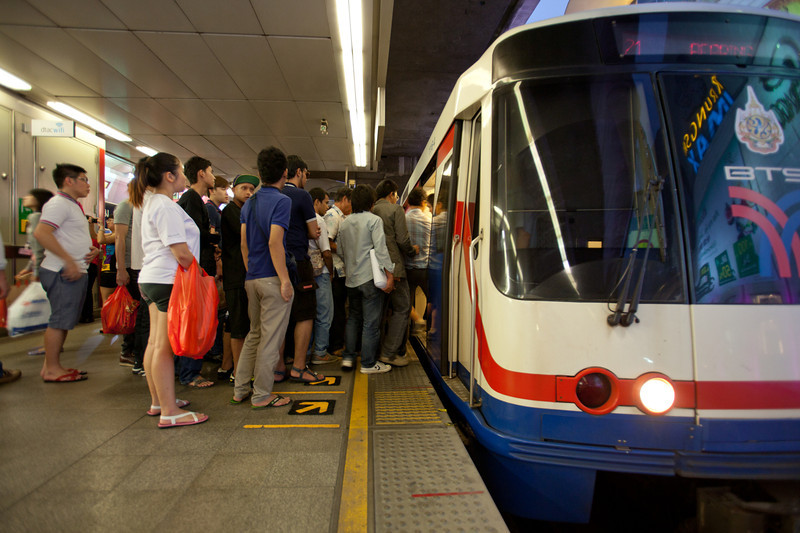 BTS riders stranded at Ratchadamri Station | Coconuts