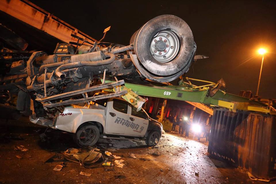 Survived by a second: Father, son miraculously uninjured after 18 ...