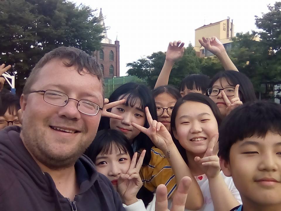 Big-legged beggar Benjamin Holst booted from Busan, bound for Beijing ...