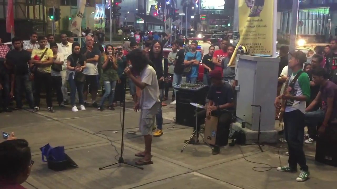 'Homeless' busker wows the crowds in Bukit Bintang over the weekend: He ...
