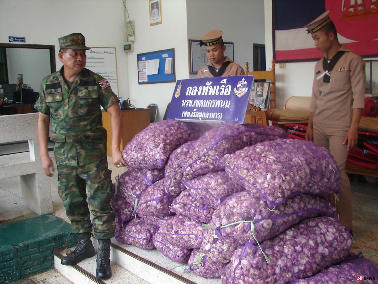 Half a ton of ‘smuggled’ garlic mysteriously appears at Thailand-Laos ...