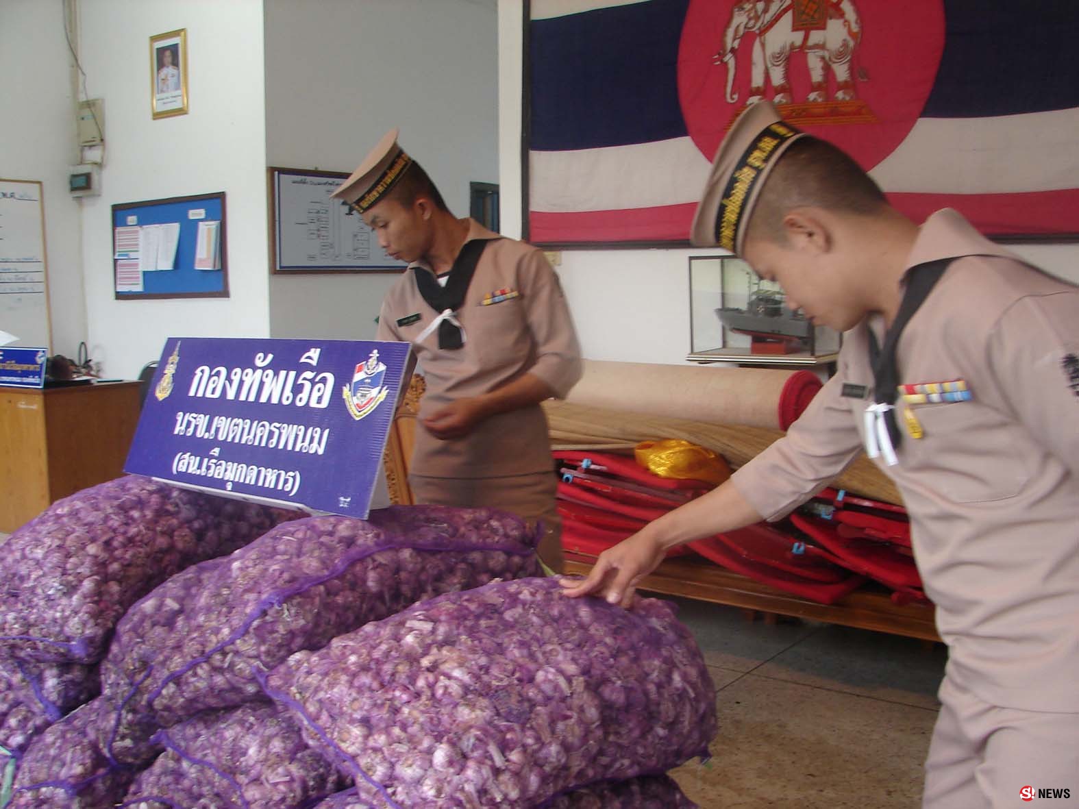 Half a ton of ‘smuggled’ garlic mysteriously appears at Thailand-Laos ...