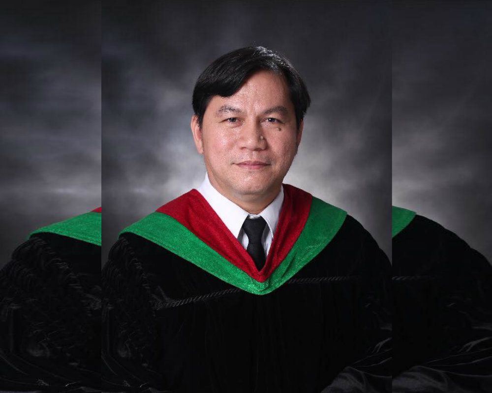 VIRAL: Artist graduates from university at 48 years old | Coconuts