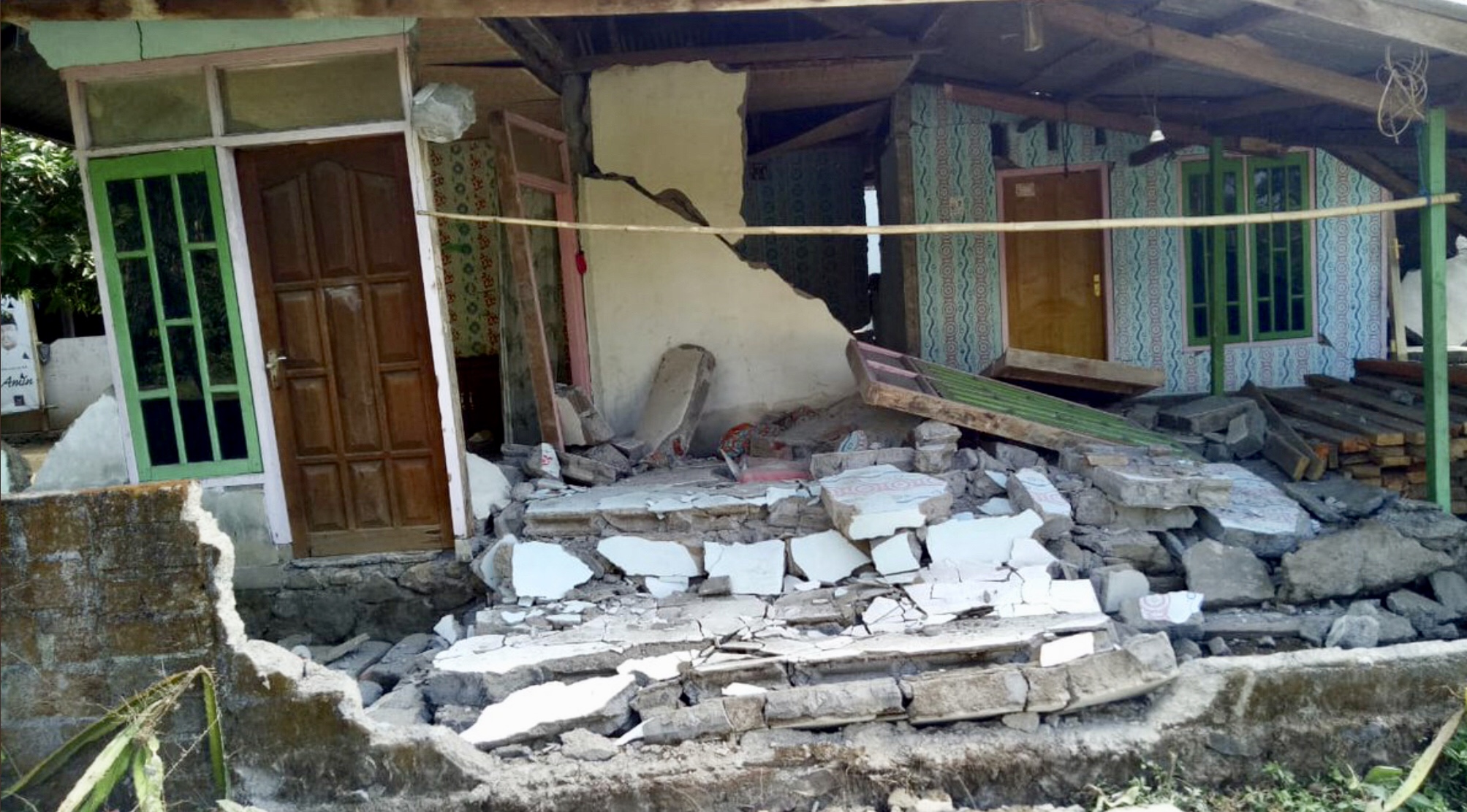 Lombok Earthquake: Death toll rises to 16, more than 5,000 displaced ...