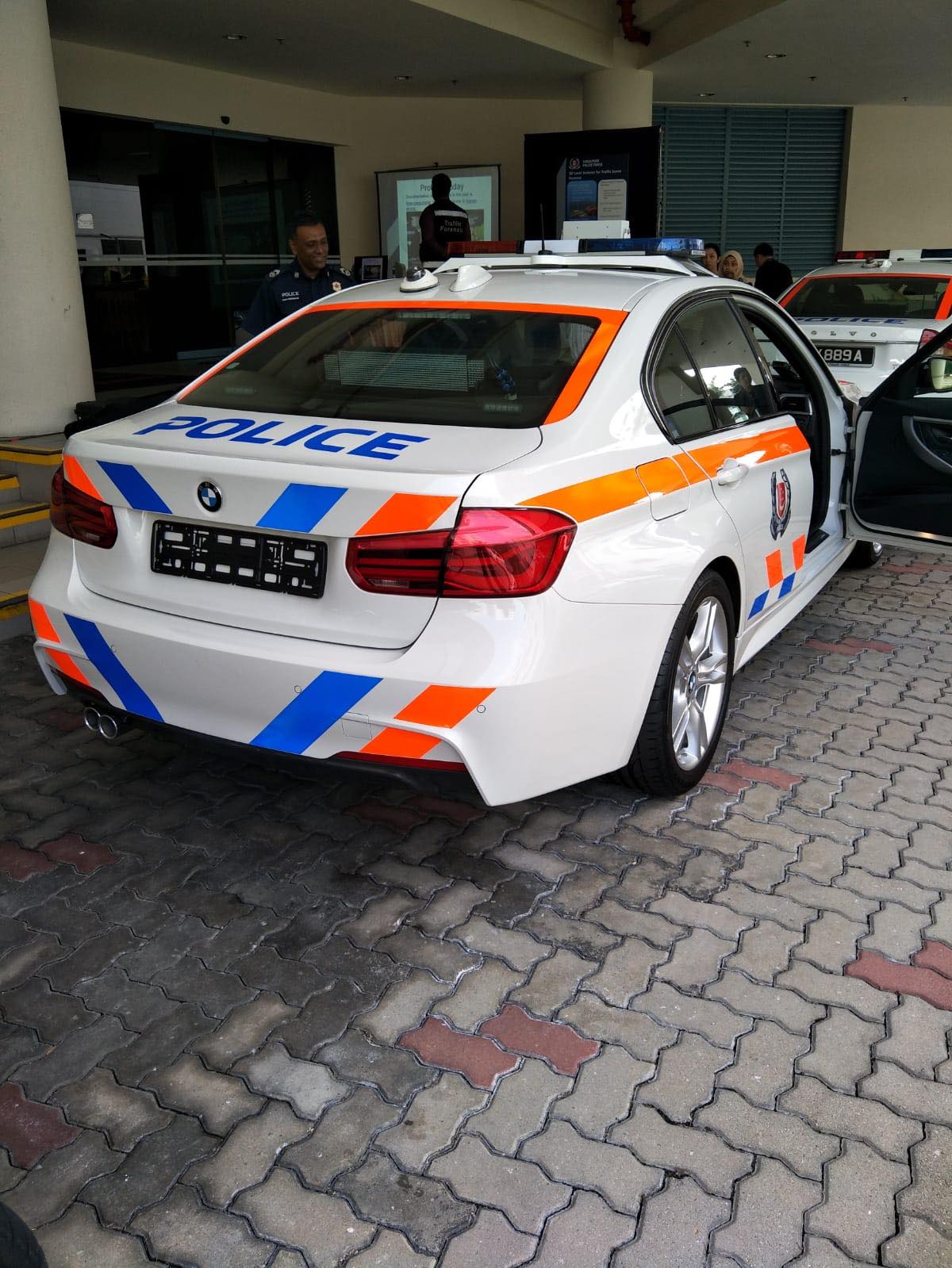It looks like Traffic Police officers are getting a sweet new BMW ride ...