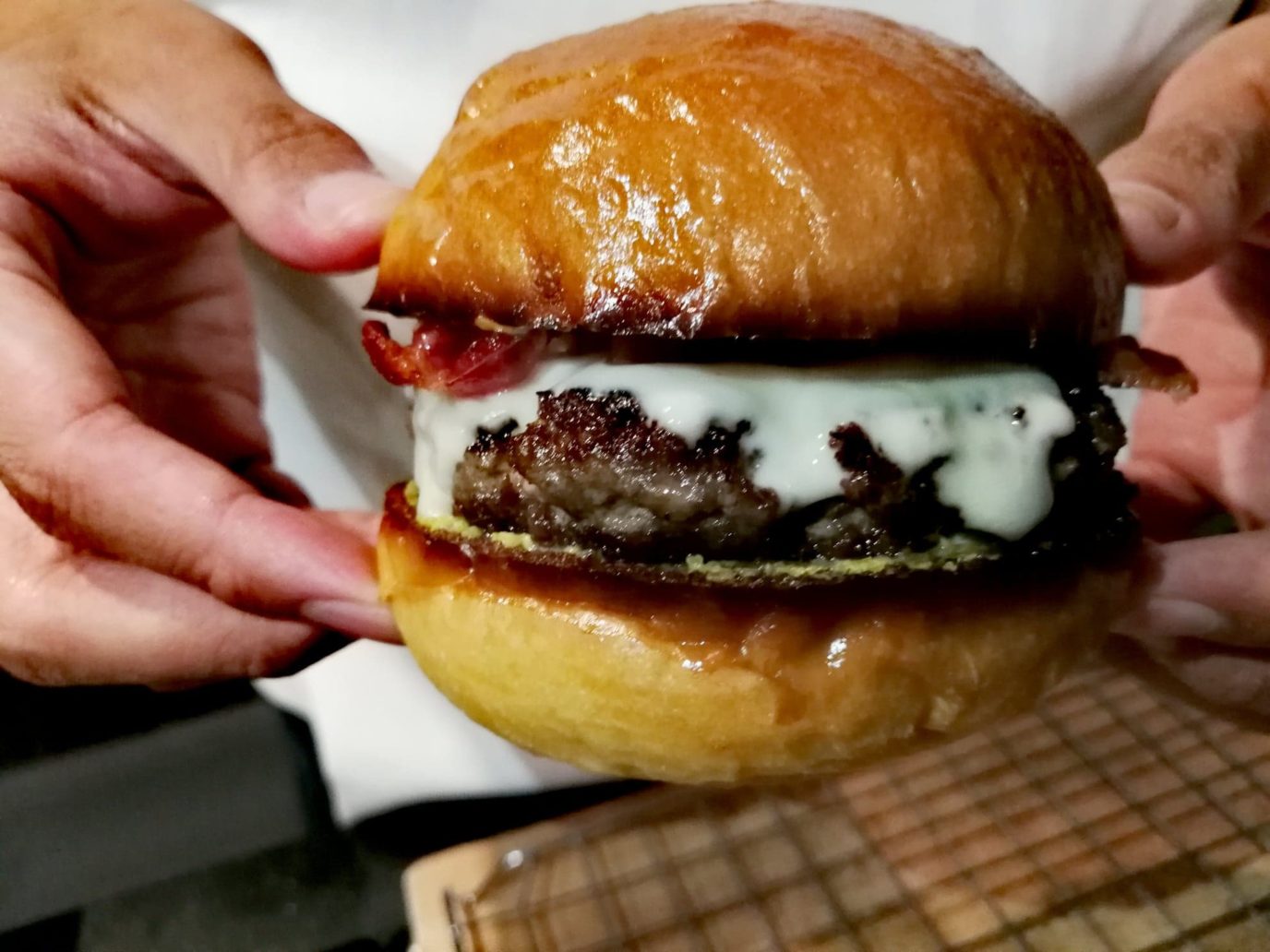 We tried Homeburg, the viral burger spot that only makes four burgers ...