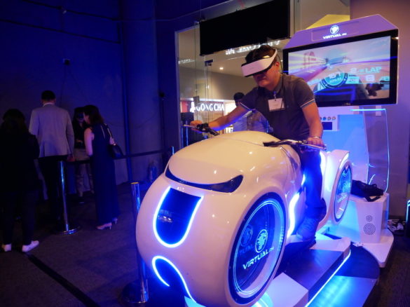 Blowing minds (and chunks): We tried VR gaming at two new virtual ...