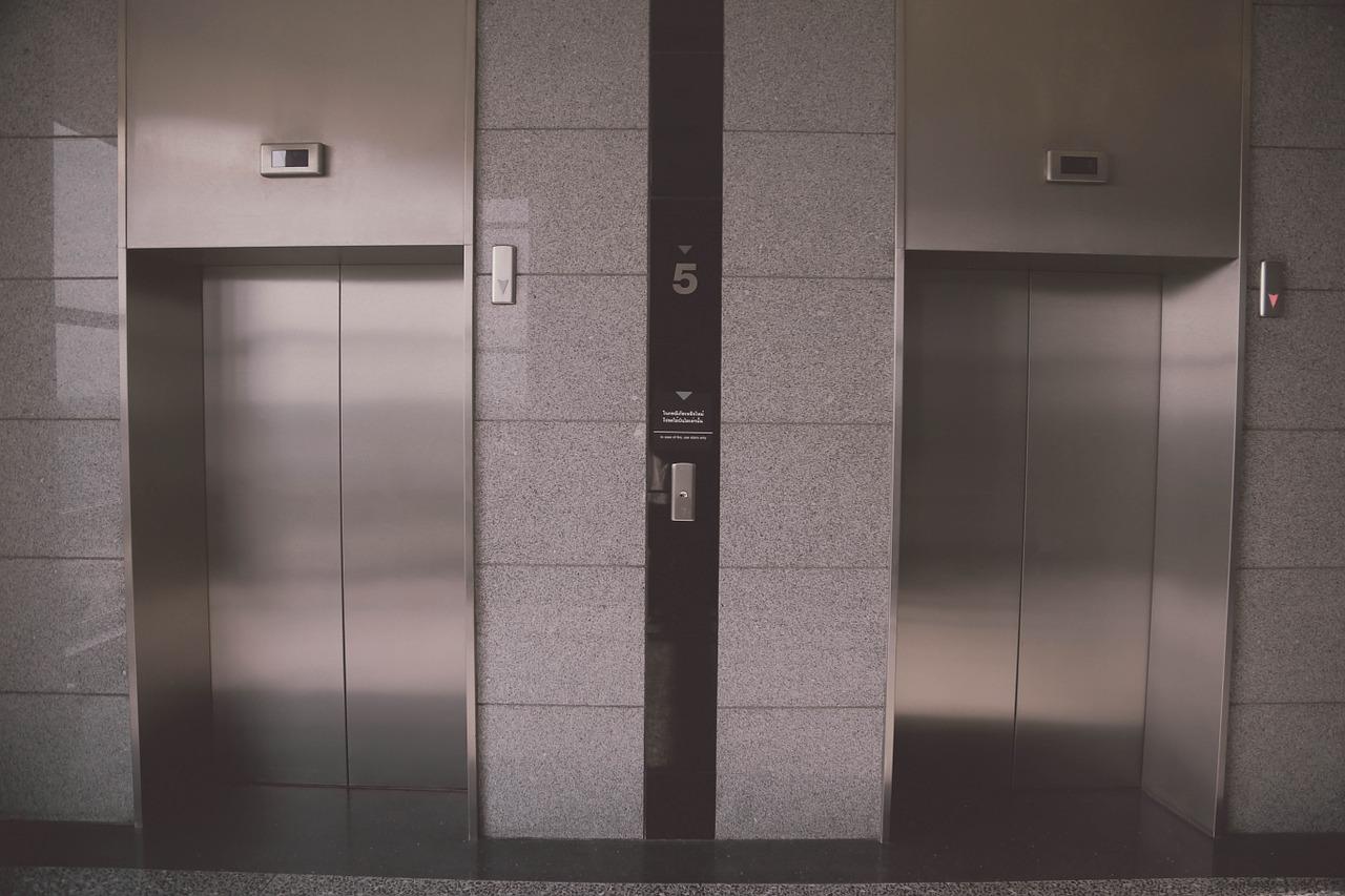 Construction worker cut in half after elevator's counterweight fell on ...