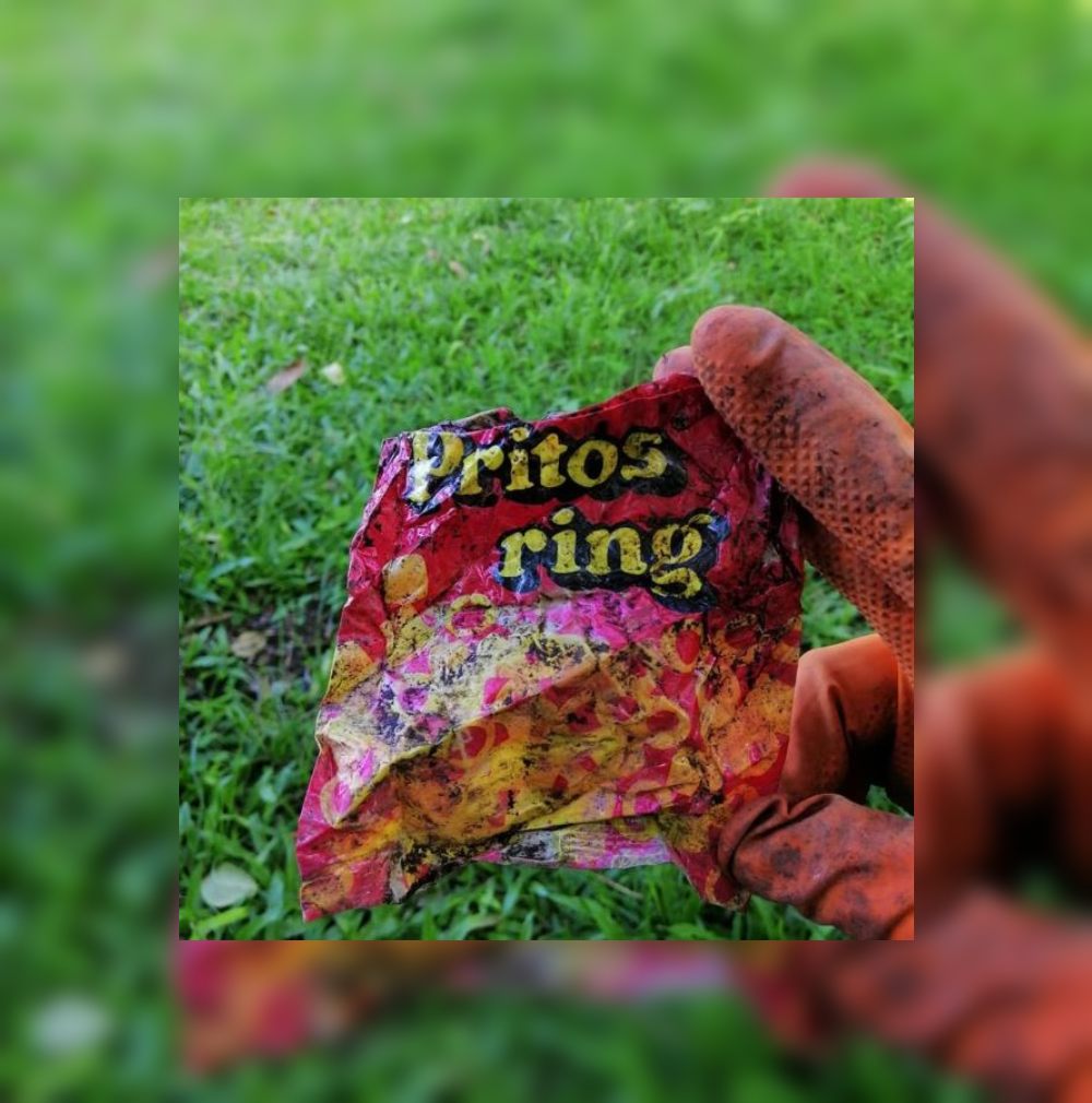 Dude shows the harsh truth: plastics remain intact years after they're ...