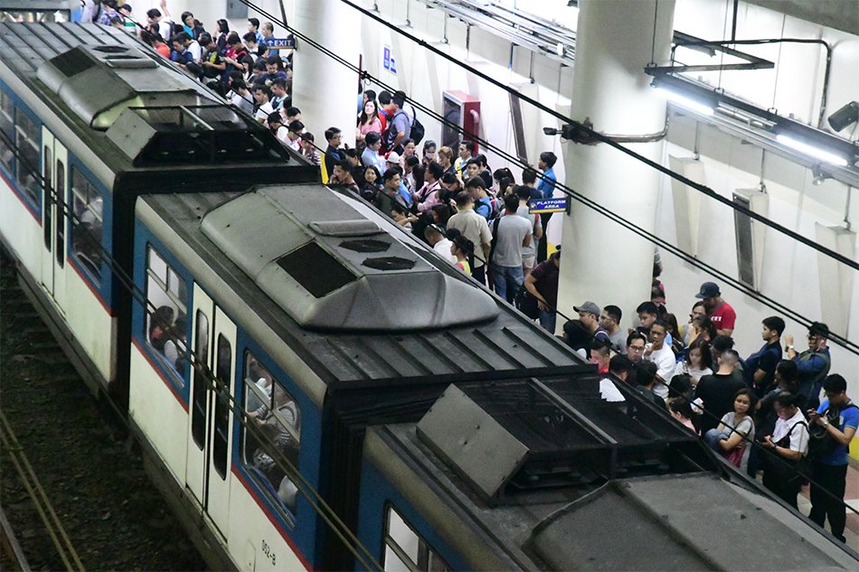 Manila MRT-3 train offloads almost 800 passengers due to electrical ...