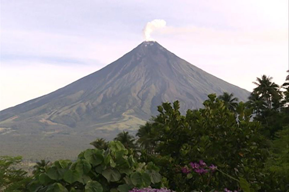 PH's volcanology institute raises alert level 2 for Albay's Mayon ...