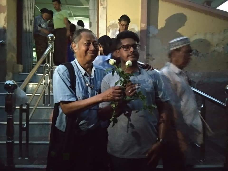 #WhiteRose4Peace campaign goes national (PICTURES) | Coconuts