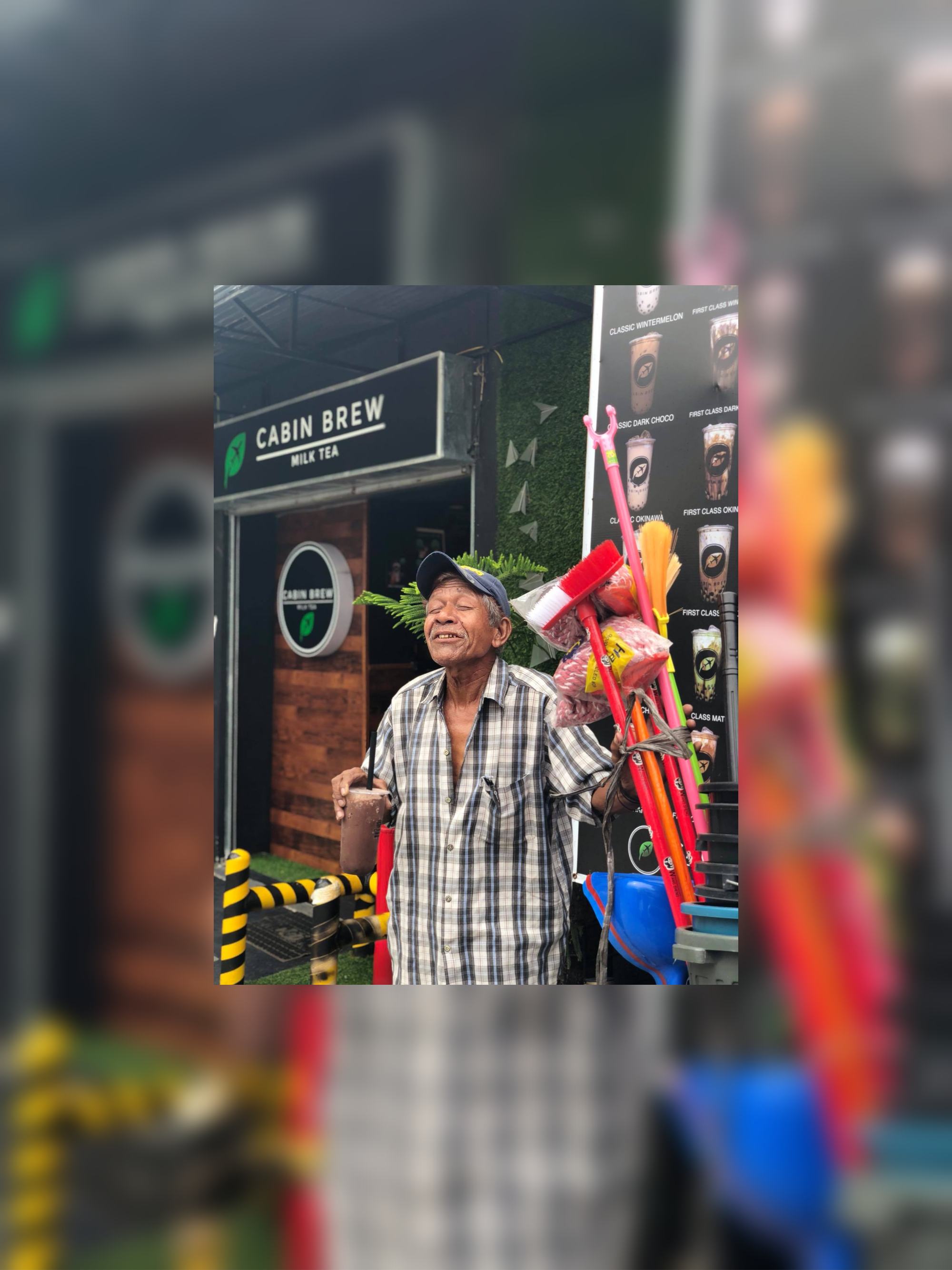 Street vendor's heart-warming story of drinking milk tea for the first ...