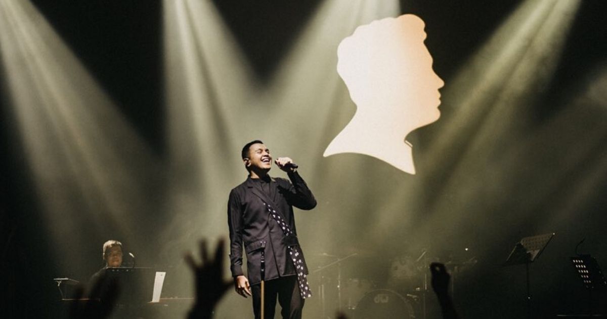 Tulus' solo concert | Color in Cave | Old Jakarta tour | Cool Things To ...