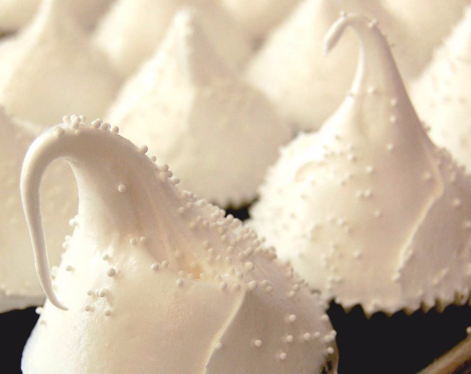 Stiff Peaks: Snow-capped cupcakes from M Bakery hit the sweet-tooth ...