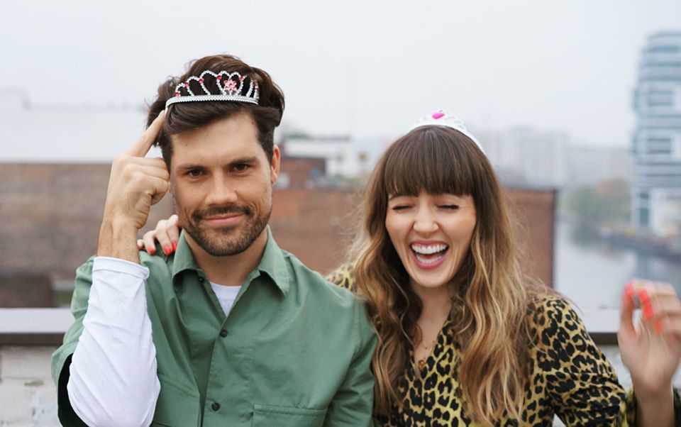Alt-pop duo ‘Oh Wonder’ to play at 3 Chinatown venues in Bangkok | Coconuts