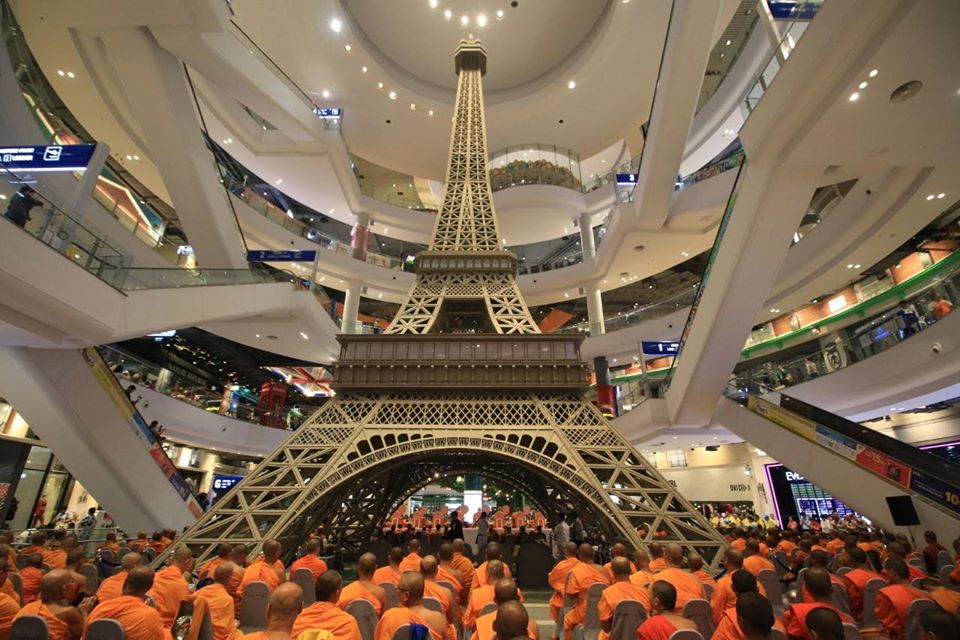 #KoratMoveOn: Mall reopened with prayer after mass shooting | Coconuts