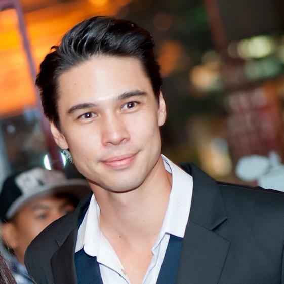 Thai boxer-actor Matthew Deane outs himself as COVID-19 patient | Coconuts