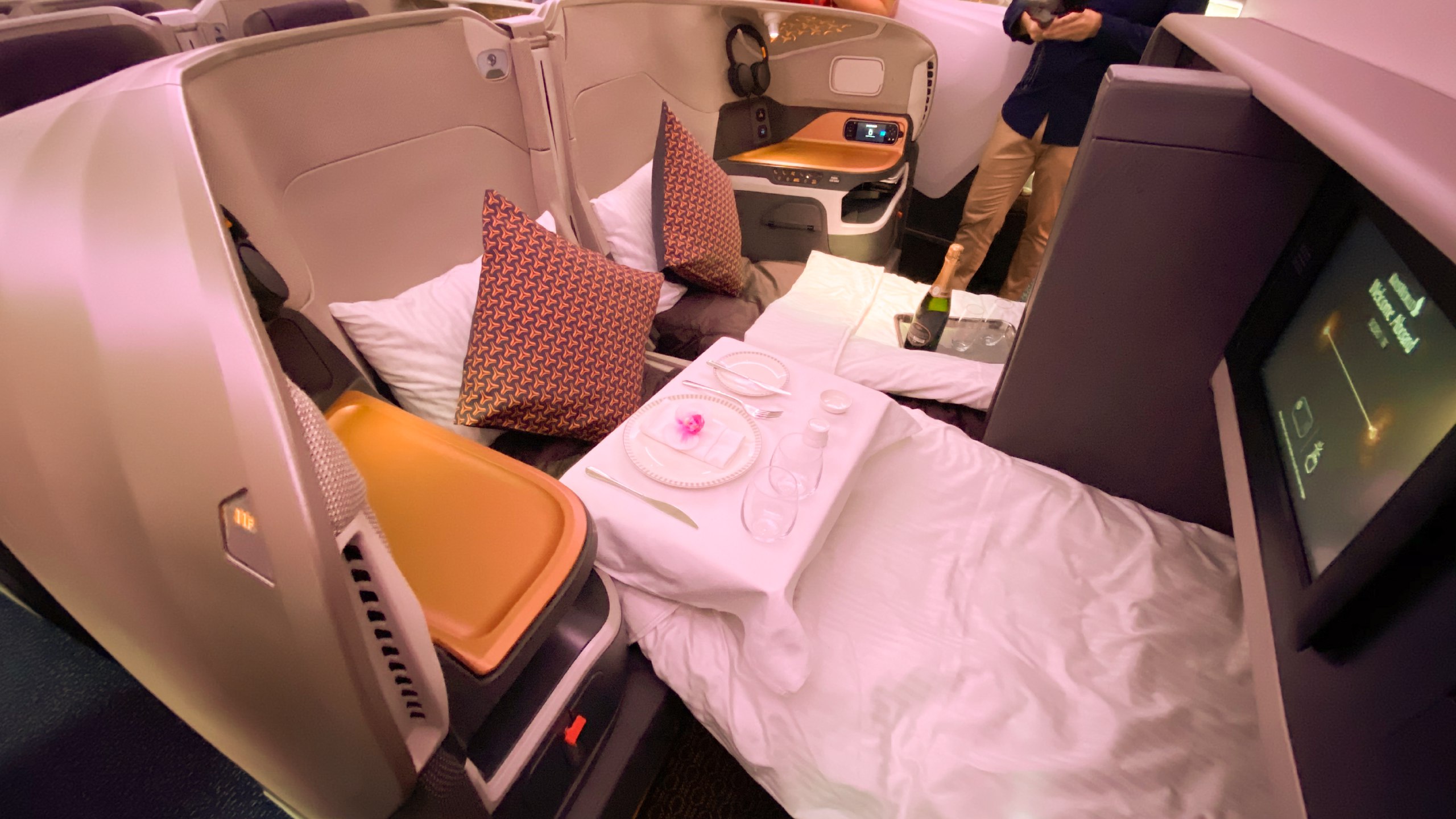 Dining to Nowhere: What we found aboard Singapore Airlines’ jet ...