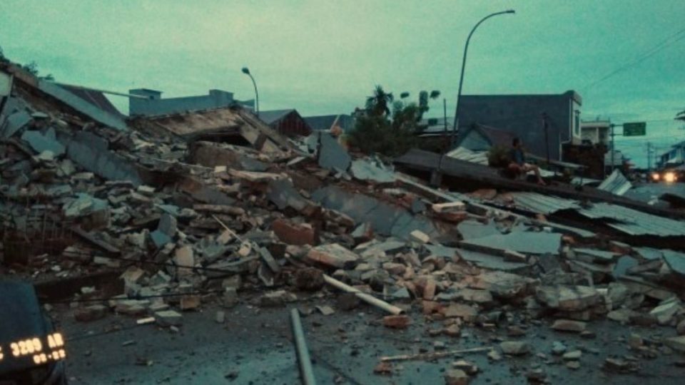 At least 8 dead as 6.2-magnitude earthquake strikes West Sulawesi’s ...