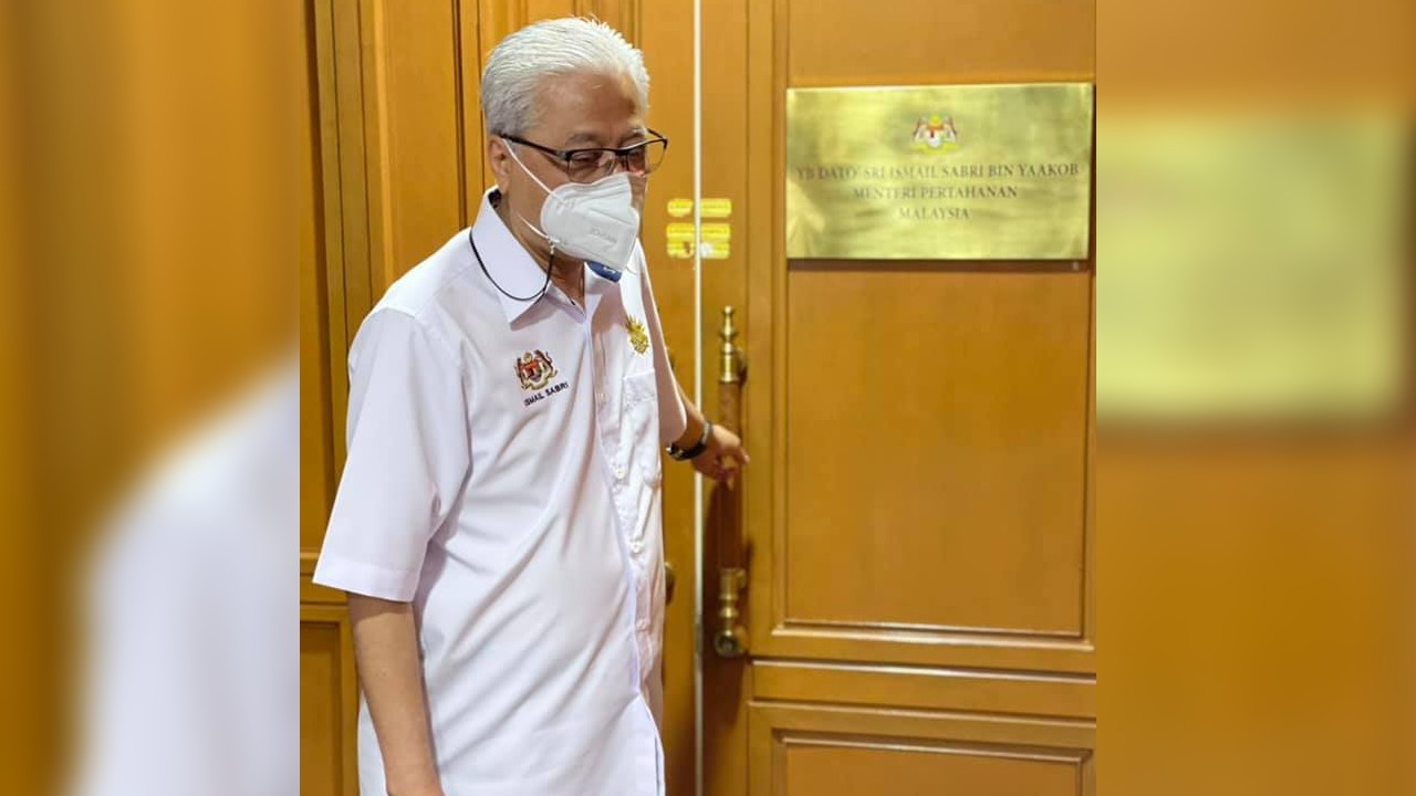 Defence Minister addresses cryptic ‘front door’ Facebook post | Coconuts