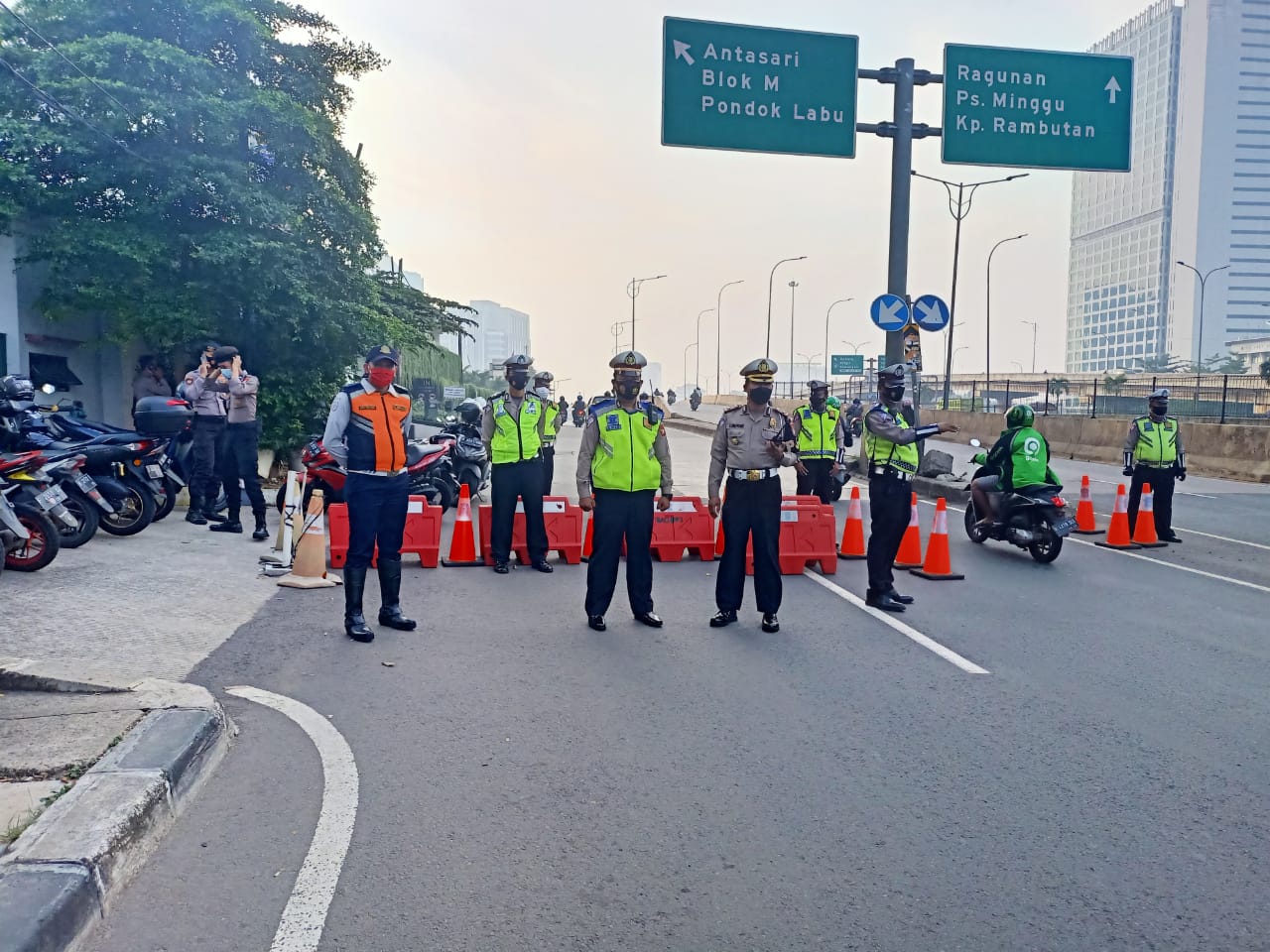 Jakarta police are stepping up their roadblocks game with 100 ...