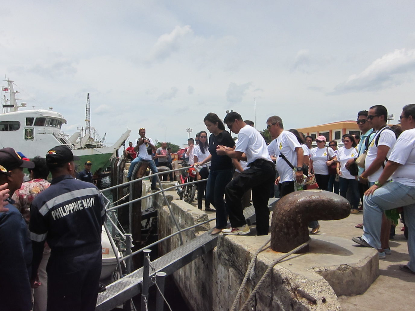 Poignant stories and photos show VP Leni Robredo at the first ...
