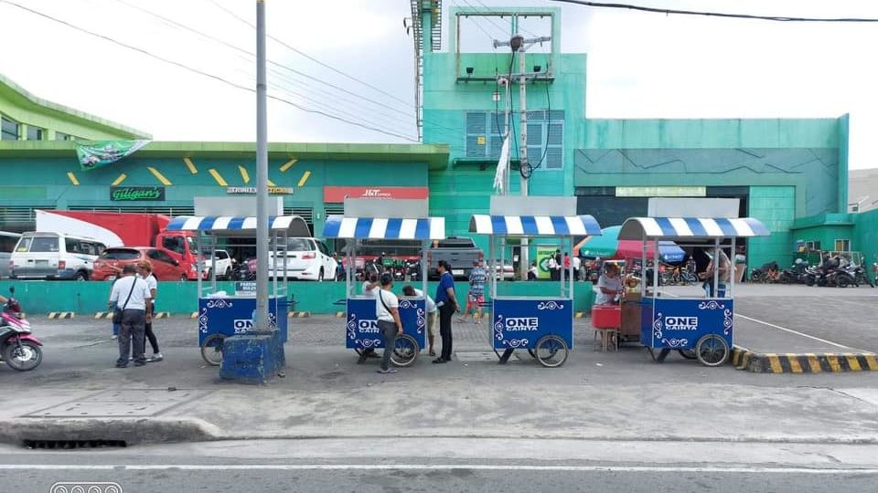 Cainta mayor sees sidewalk vendors, gives them carts instead of ...