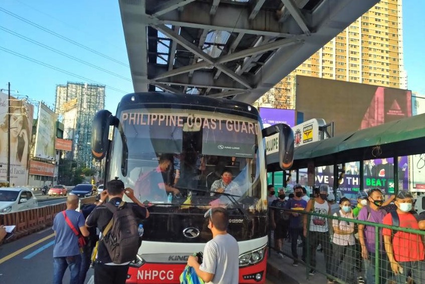 'Rescue buses' provide free rides for passengers | Coconuts