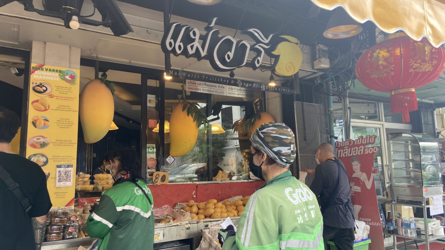 Fruit fever throngs Thonglor after Milli's mango moment (Photos) | Coconuts