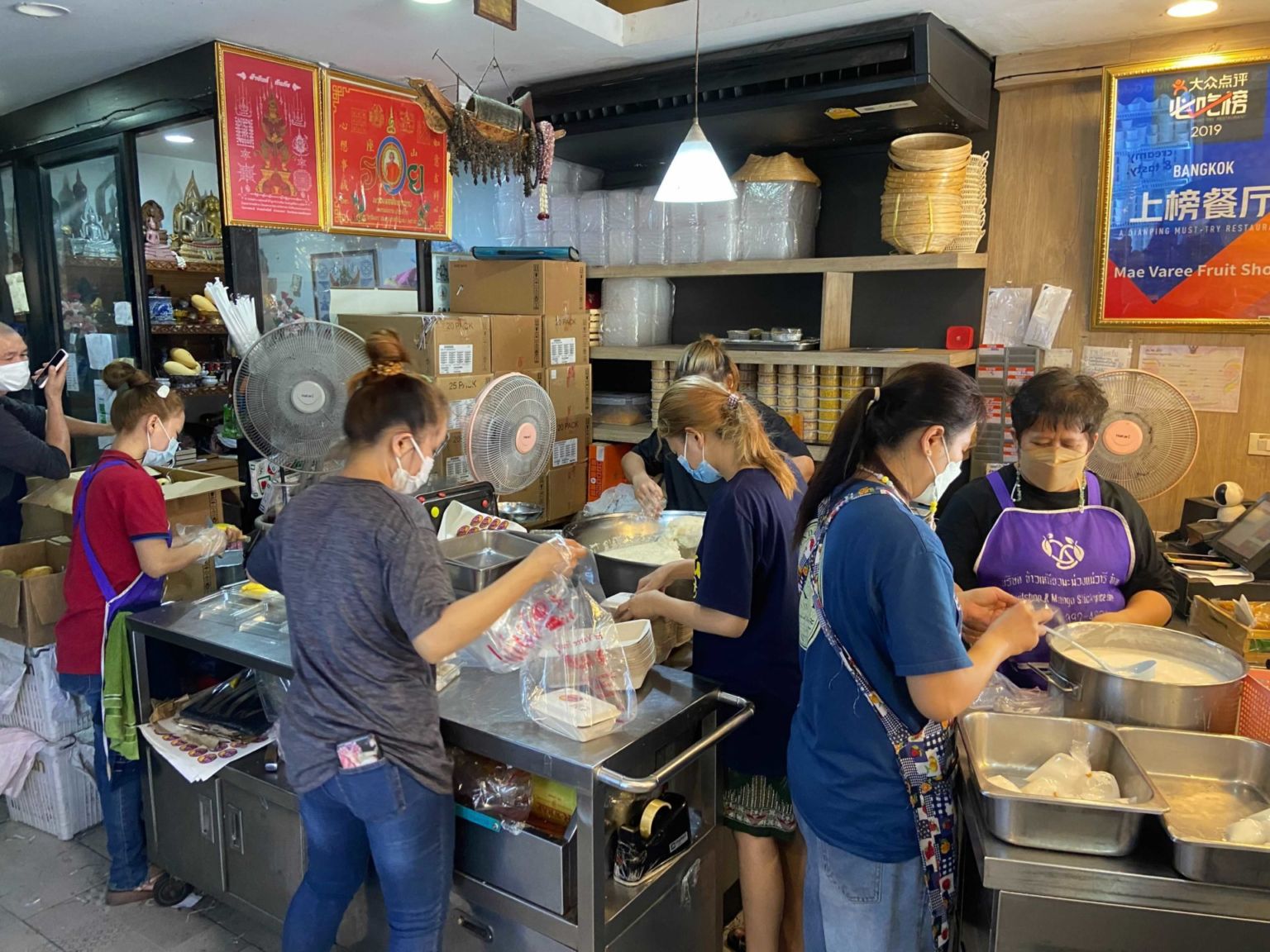 Fruit fever throngs Thonglor after Milli's mango moment (Photos) | Coconuts